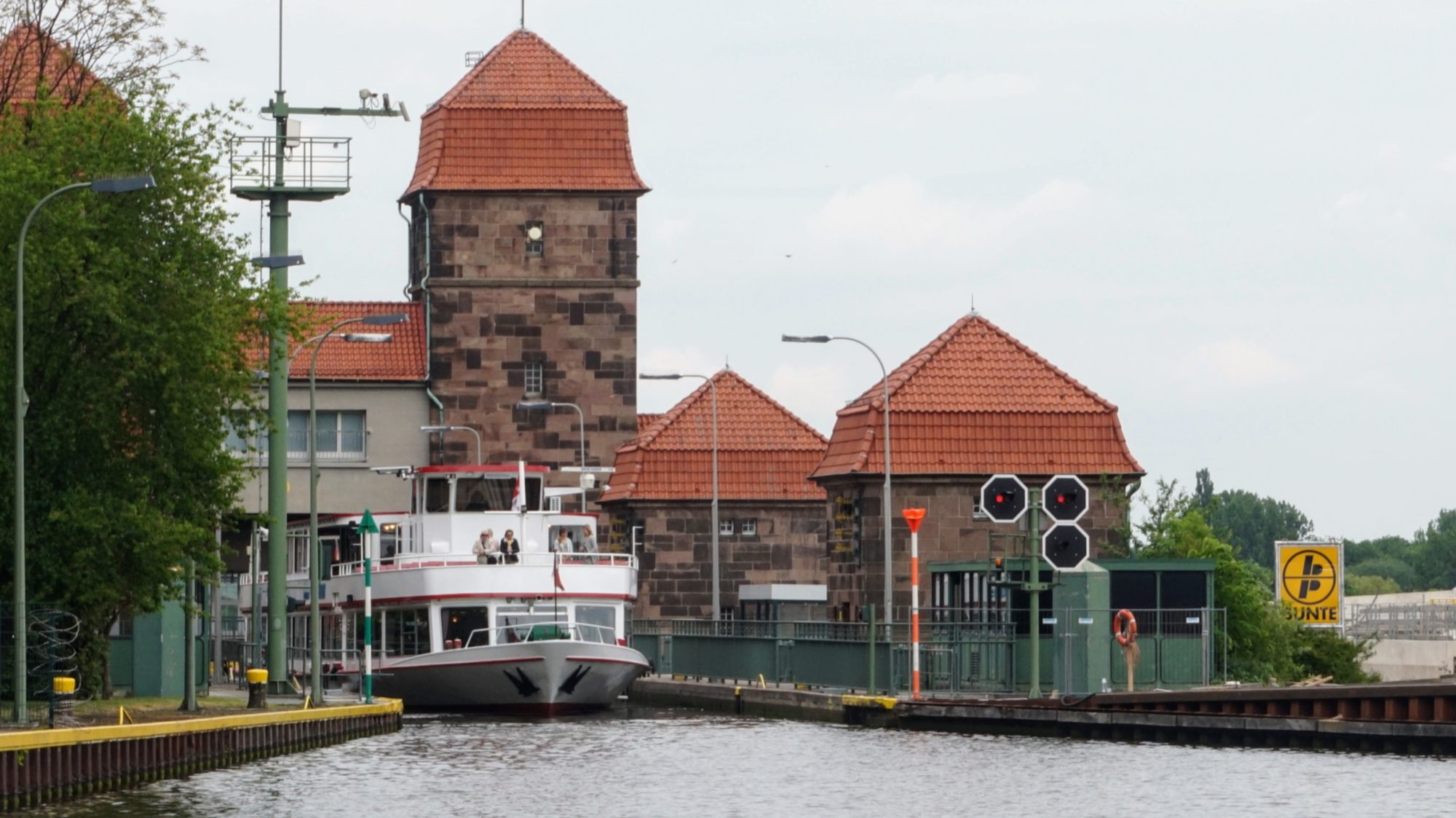 Auf dem Wasserstraßenkreuz Minden an der Weser