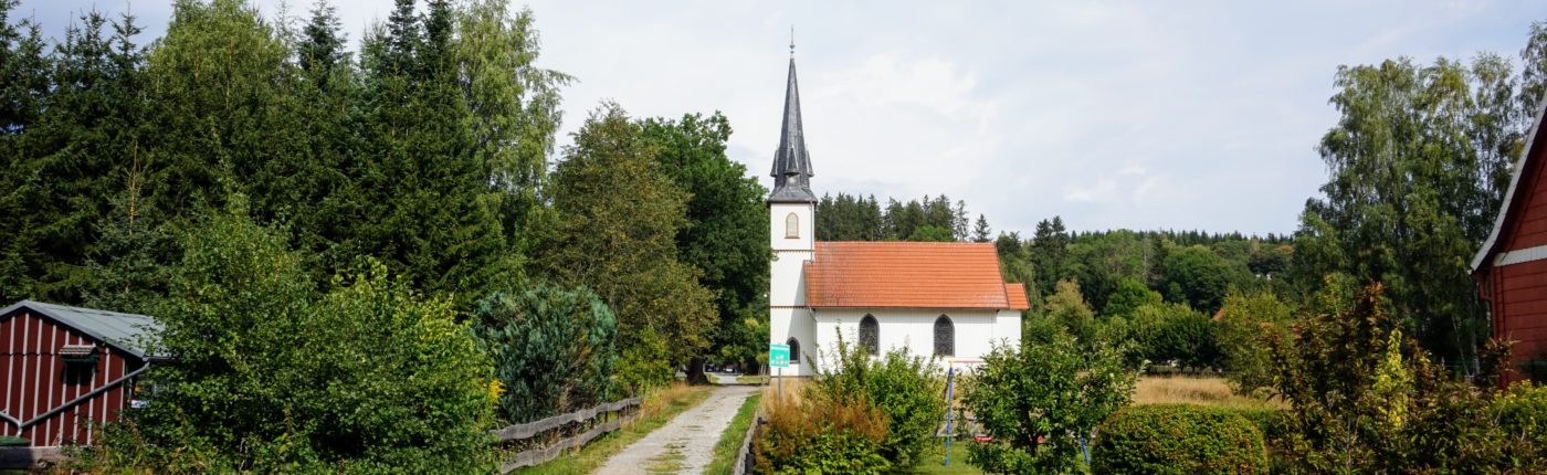 Deutschlands kleinste Holzkirche steht im Ort Elend | Harz | mit Video ...